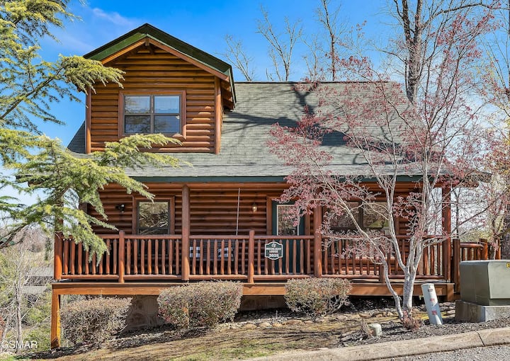 Location! | Spa | View! | Fast Wifi  | King Suite!