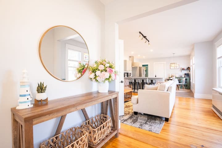 Cozy, Newly Renovated 1st Floor Apt - Portland, ME