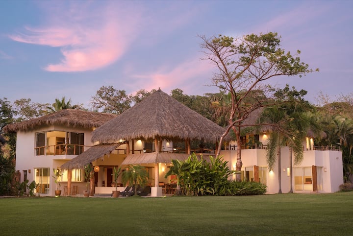 Chacalilla Bay: Luxury Beachfront Villa Colorín - Chacala
