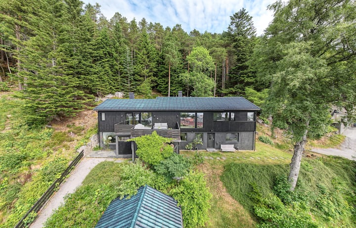 Large And Modern Villa With Panoramic View - Ålesund
