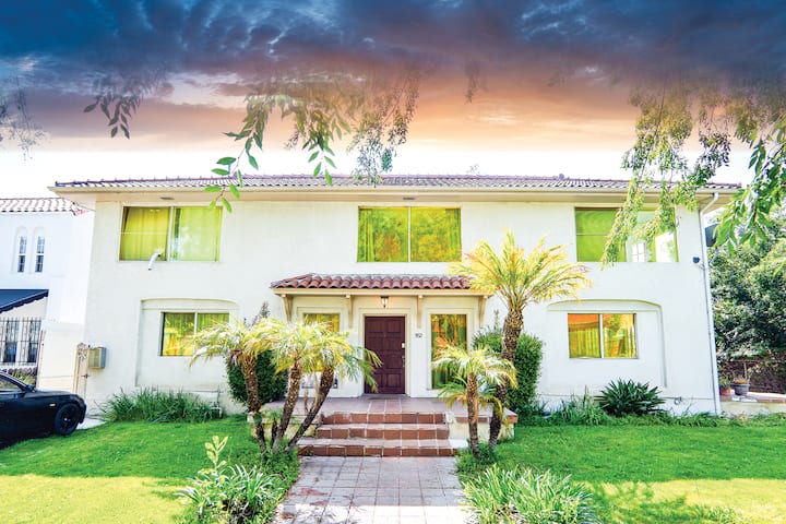 Stylish 2br/2ba Retreat | Heart Of La - Los Angeles, CA