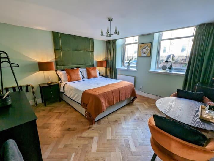 Bedroom With Private Shower Room And Free Parking - Edinburgh