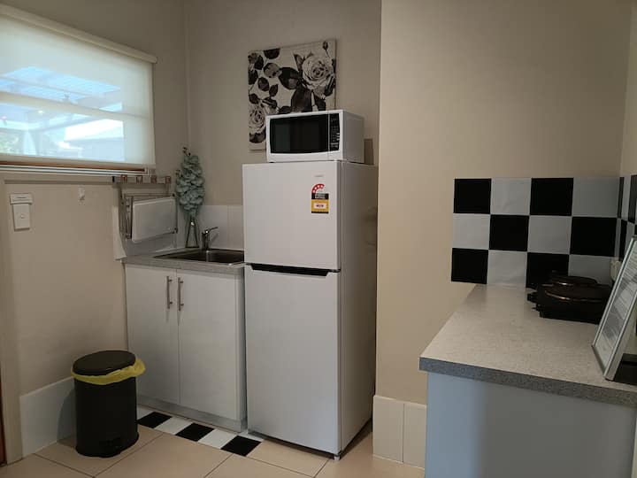 Lakes Guest House: Private Entrance Sleeps 8 - Lakes Entrance
