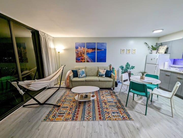 32nd Fl Waikiki Gem W/ Free Parking & Ac - Kailua, HI
