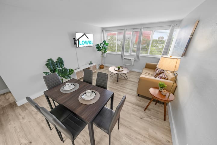 Roomy & Lovely 2/2 Apt- Coconut Grove W/ Parking - Miami