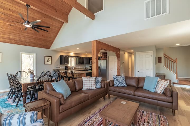 Lakefront Cabin- Hot Tub, Private Dock, Wcu 15min - Tuckasegee, NC