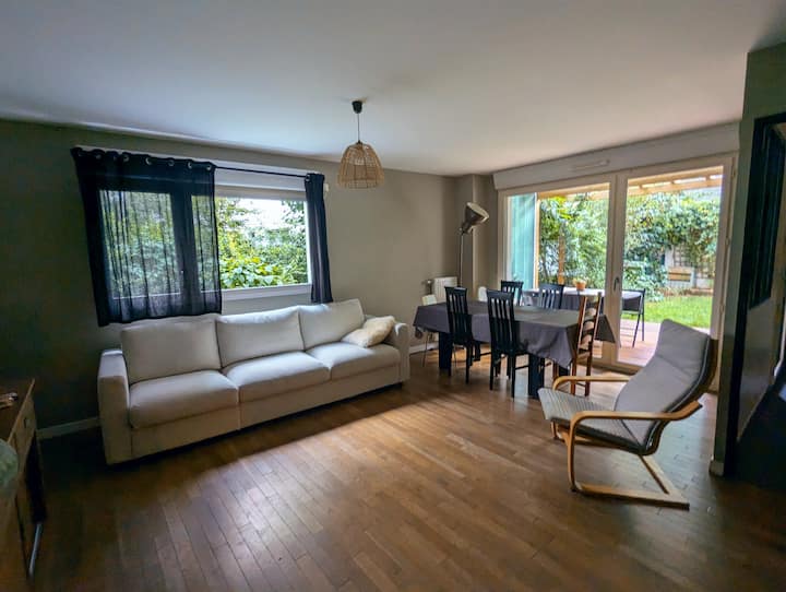 Superbe 4 Pièces, Terrasse, Jardin Privé, Parking - ibis budget Paris Clichy Mairie