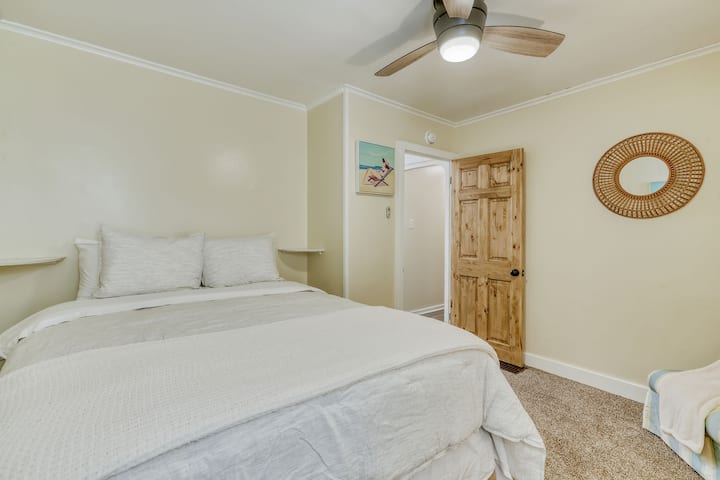 Seabreeze Beach Retreat: Spacious Family Getaway - Rochester, NY