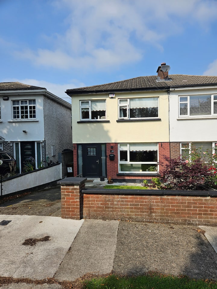 Cheerful Three Bedroom Home In Lucan - Maynooth