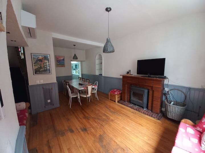 Agréable Maison De Ville Avec Cheminée - Bagnères-de-Luchon