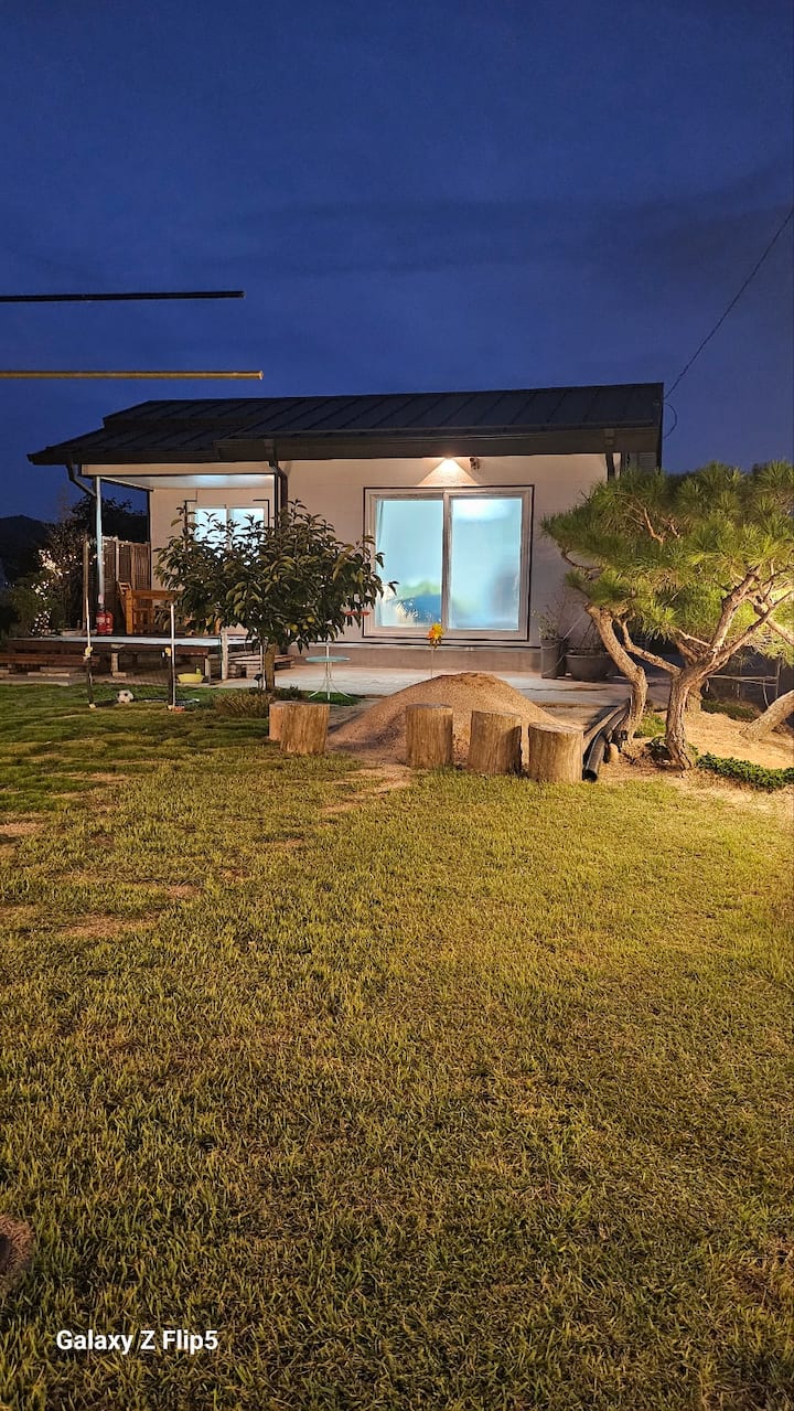 황토바베큐 & 별보기 감성촌깡스 | 200평독채 - 김제시