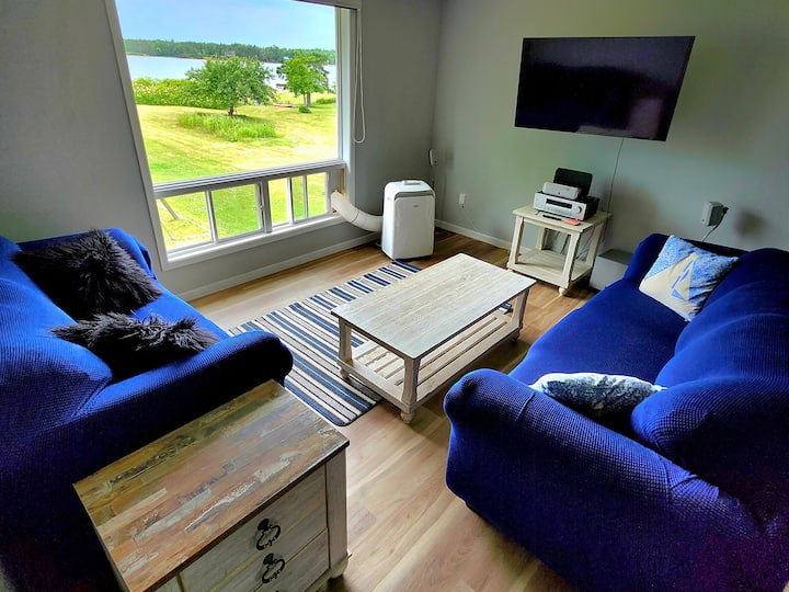 Montague Home On The Water-hot Tub-beach Access - Prince Edward Island