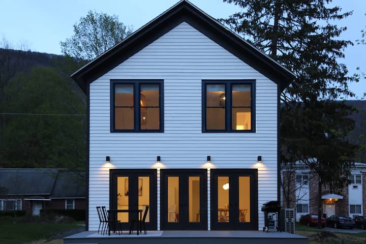 Modern Dreamy Hudson Valley Home - Phoenicia, NY
