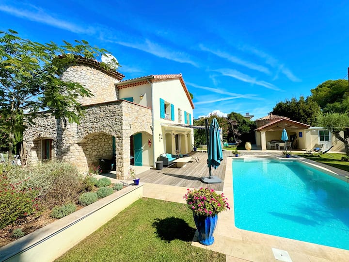 Villa 240 M2 Avec Piscine à 180 M De La Plage - Antibes