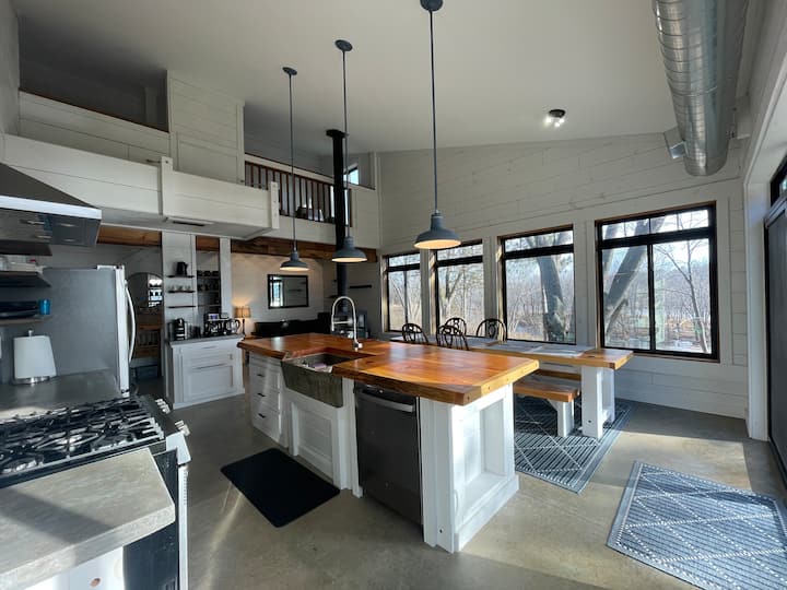 Peaceful, Handcrafted Retreat On Wi River - MacKenzie Center, Poynette