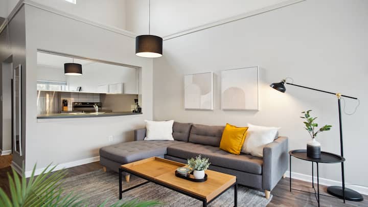 1 Bd Getaway W/office & Holiday Glow In W. End! - Vancouver, WA