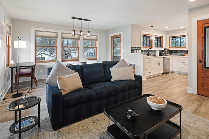 Fully Furnished Apartment Downtown Bend "Colorado" - Bend, OR