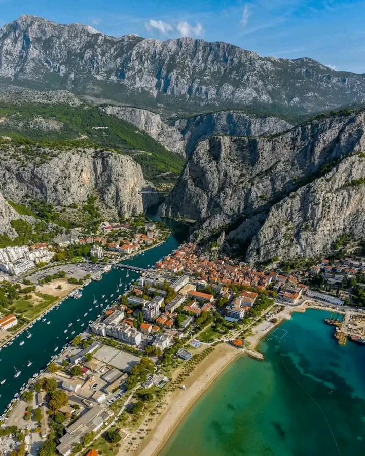 Beachfront Penthouse Boho - Two Bedroom Apartment - Omiš