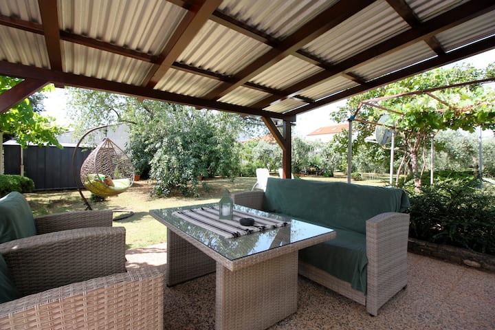 Summer House Very Big Privae Garden - Pula