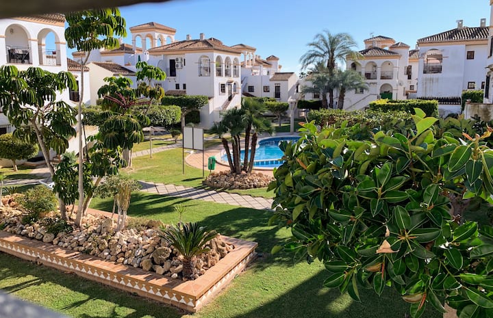 Ruim Appartement Op Privé Complex Met Zwembad. - La Zenia