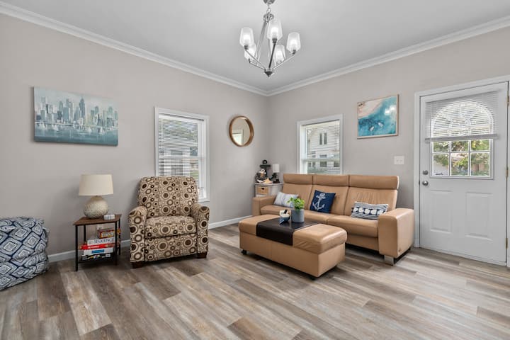 Central Oshkosh Stay • Walk To Lake And Downtown - Oshkosh, WI