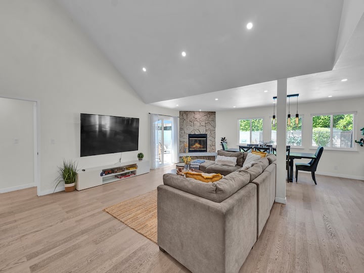 Bright, Stylish 4bd Modern House + Private Pool - Los Angeles, CA
