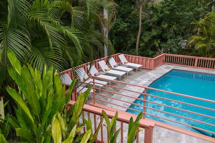 Lush Gardens, Pool, Walk To Beach & Restaurants - Mayagüez