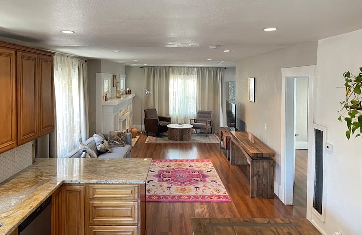 Fully Updated - Spacious Central 3-bedroom Home! - Oakland, CA