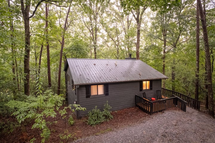 Hänsel Haus-new & Renovated Cabin Near Helen - Sautee Nacoochee, GA