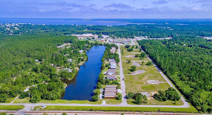 Waterfront Beach & Lake House W/ Bbq, Deck, & More - Pass Christian, MS