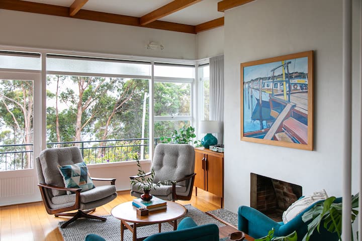 Calypso: Mid-century Modern Beach House - St Helens