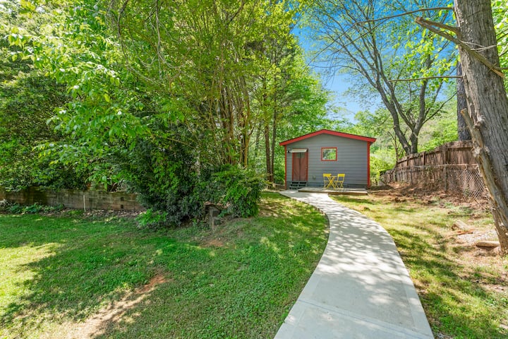 The Tiny Home Retreat - No Cleaning Fee - Lawrenceville, GA