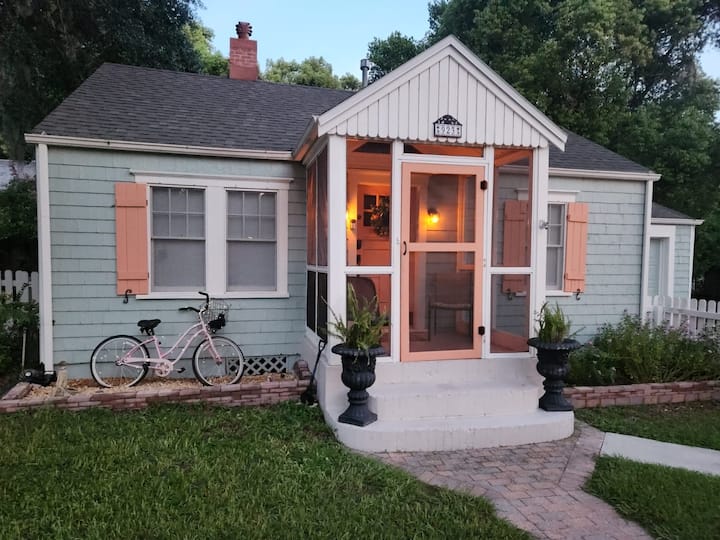 Downtown Mount Dora Cottage With Fenced Yard - Mount Dora, FL