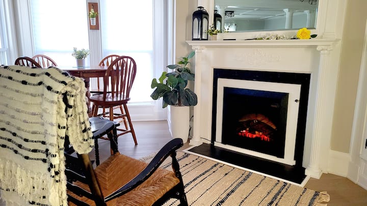 Farmhouse Oasis |Washer/dryer| Fireplace - Waterville, ME