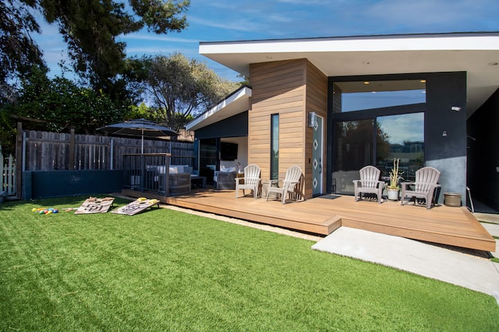 Bayside Bungalow | Patio, Yard & Outdoor Shower - San Diego, CA