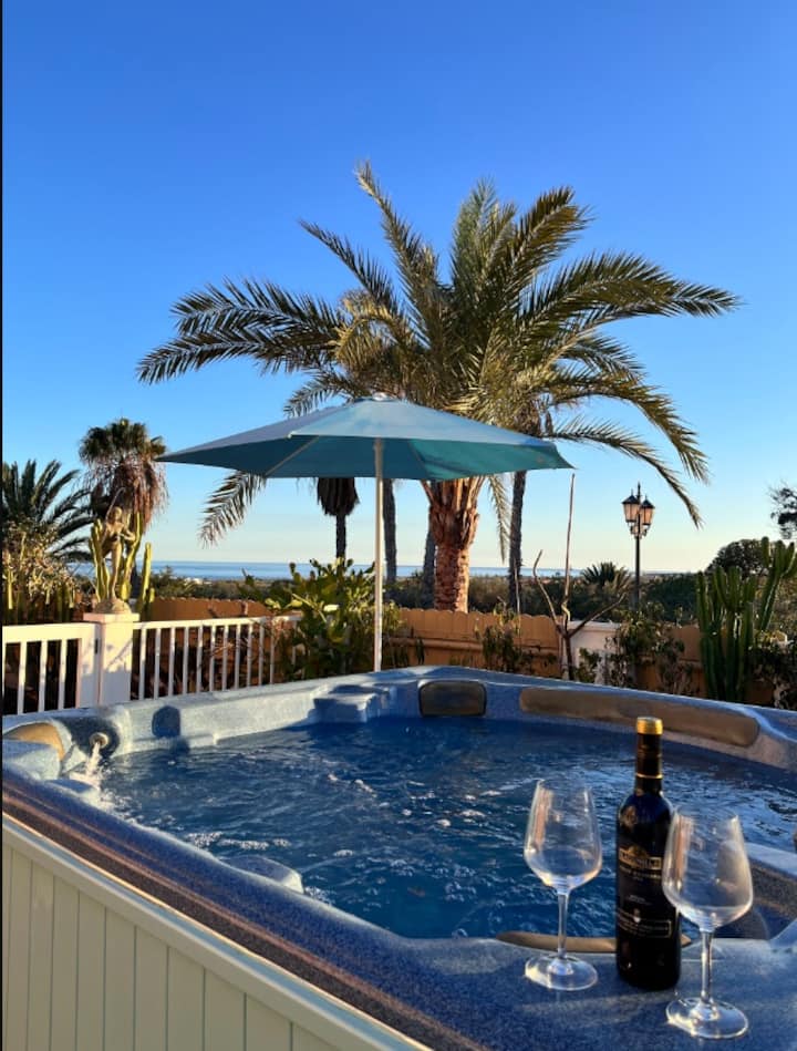 Spacious Villa For Big Families & Private Hot Tub - Antigua