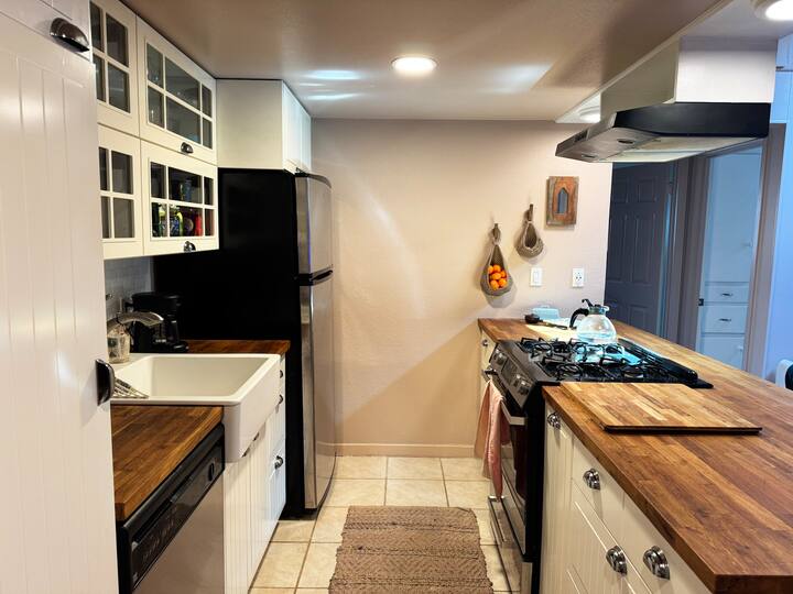 Cozy 1br Condo With Pool In Central North Austin - Austin, TX