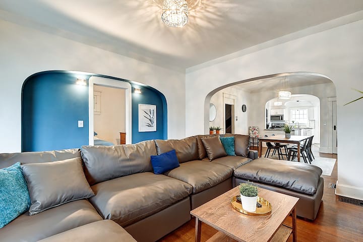 Family-friendly Bates-hendricks, 4 Bd / 2 Br! - Indianapolis, IN