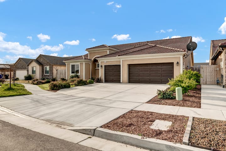 Vineyard House (10 Beds) - Hanford, CA