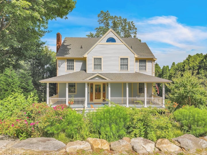 Charming Coastal-chic Home In The Heart Of Mystic - Mystic, CT