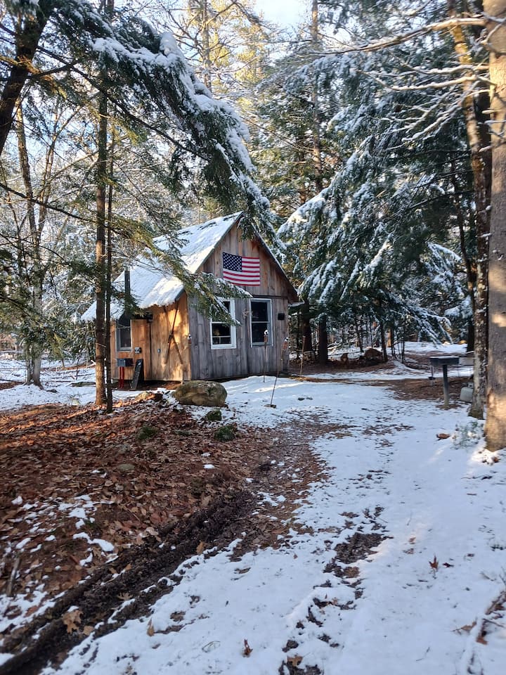 The "Bear's Den" A Secluded Cabin - New Hampshire (State)