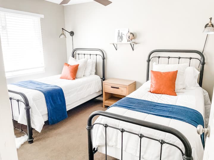 Las Palmas Resort- Views- 4 Bedrooms - Sleeps 12 - St. George