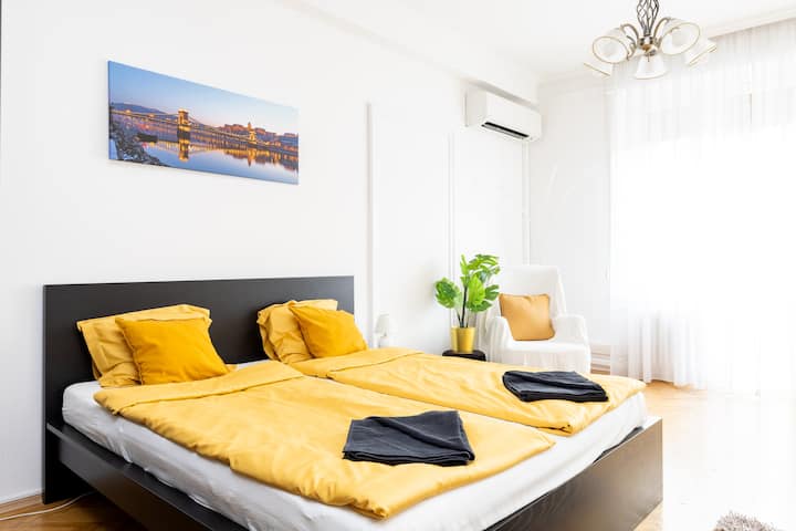 Suite In Historic Center L 3 Bath, 5* Location - Budapest