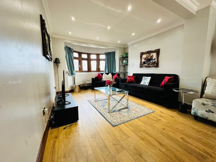 Wembley Spacious/stylish 6-bedroom House+free Park - ワトフォード