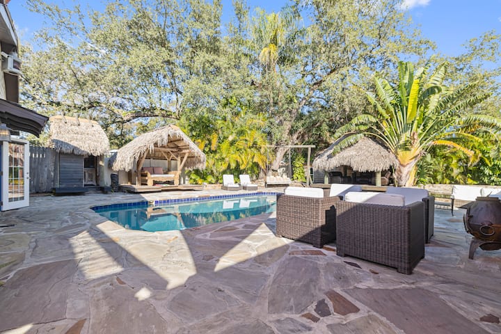 Unique And Private Oasis W/ Heated Pool And More - Tampa, FL