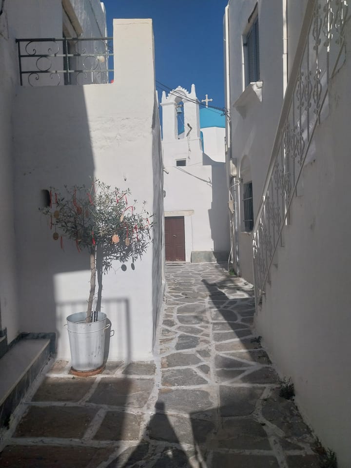 Paros Central Traditional P&y House - パロス島