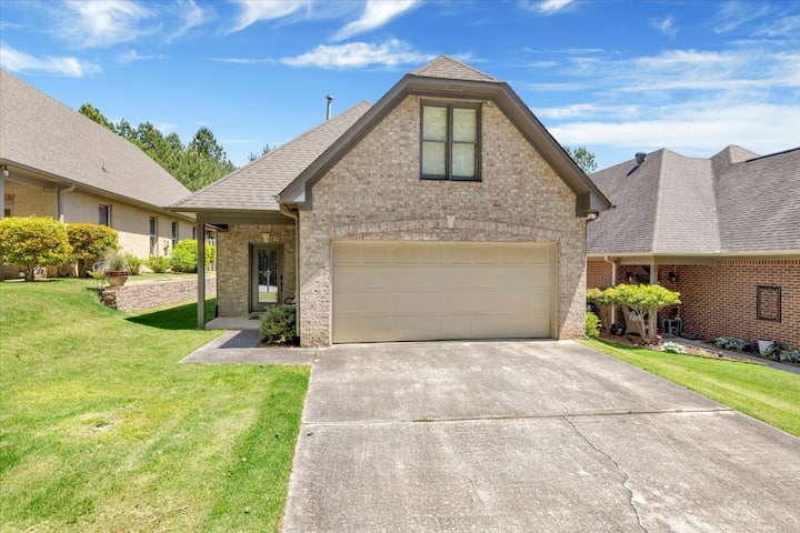 Come Relax In A Cozy, Private 3 Bedroom Home - Hoover, AL