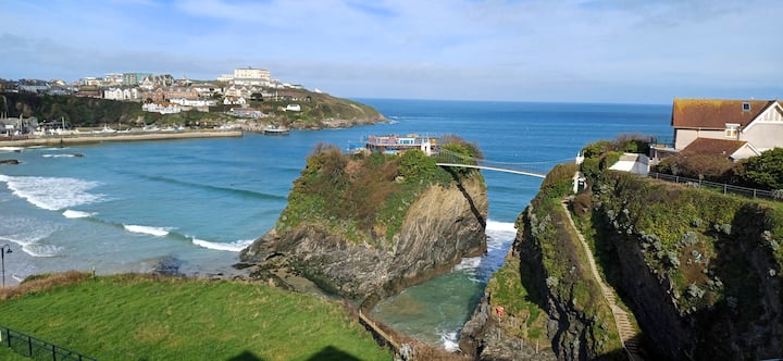 Relaxing Beachside Getaway, 3 Bedrooms And Parking - Newquay
