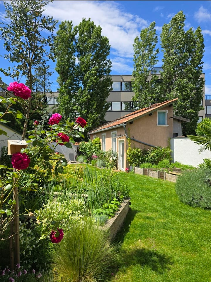Villeurbanne, Charmante Guest House Indépendante - Villeurbanne