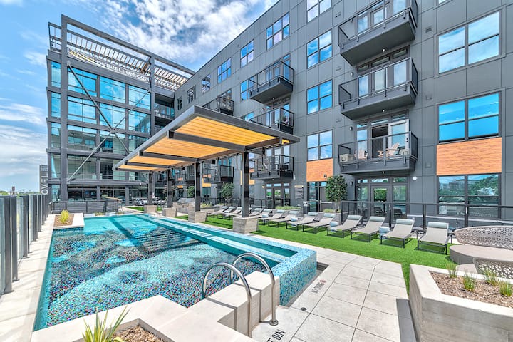 Theatre Suite - City Views - Secret Game Room- - Uptown - Dallas